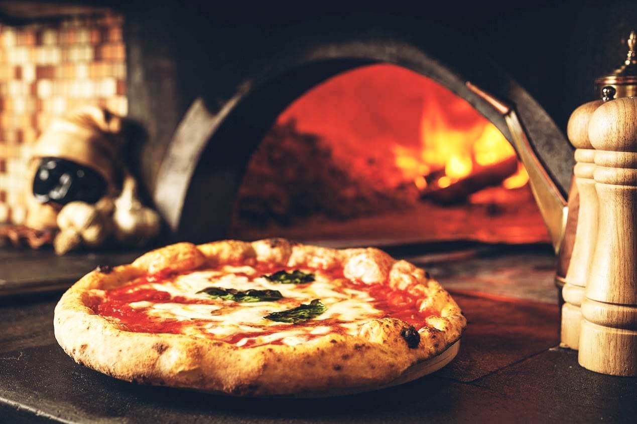 Bari ospita il "Pulcinella Pizza Festival": un'immersione nei sapori e ...