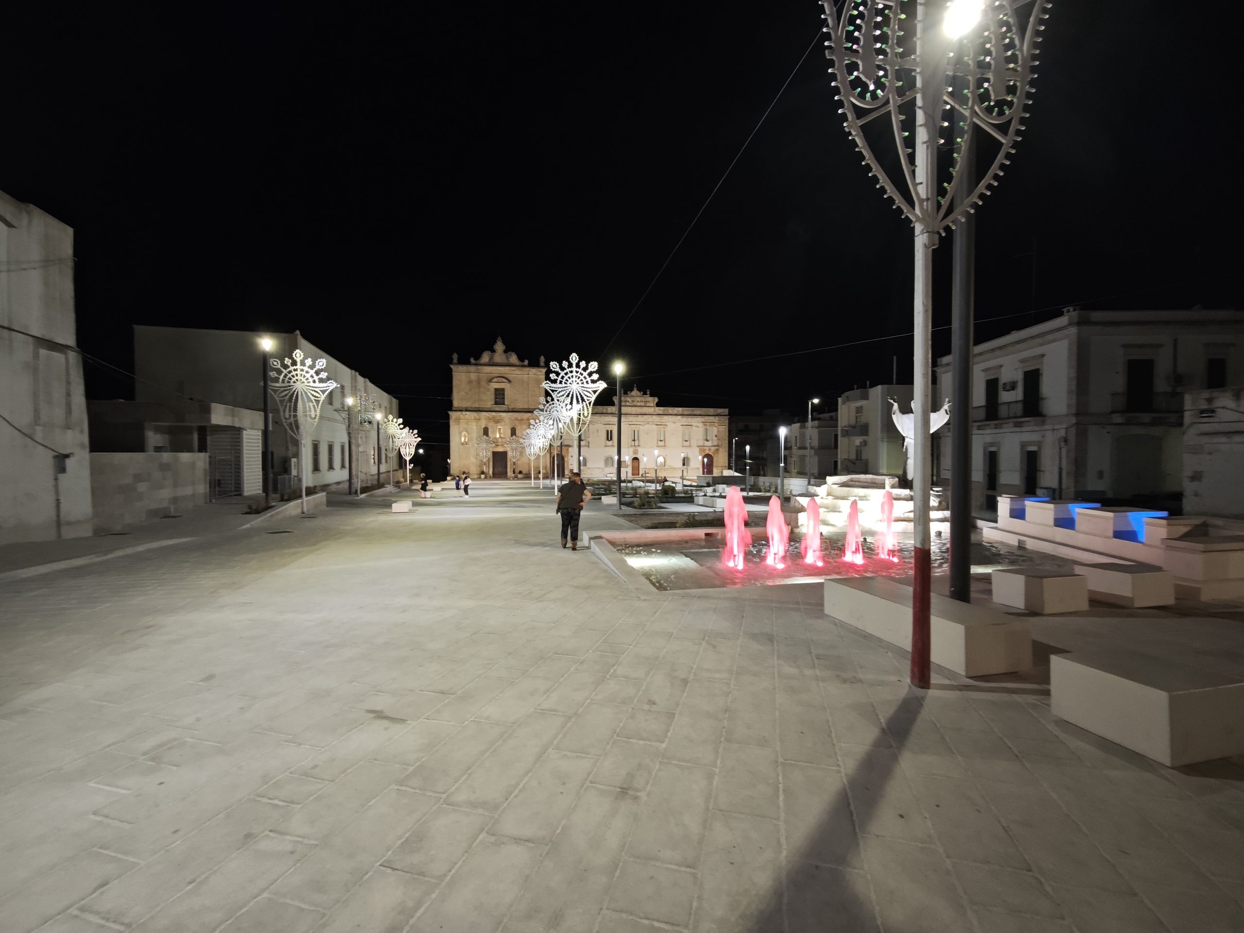 Una Piazza rinnovata con una atmosfera incantevole - Notizie Puglia ...